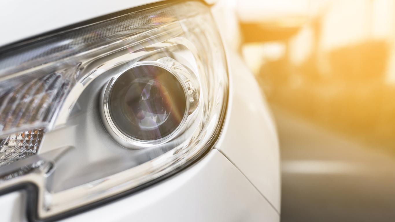 Halogen headlights vs. LEDs & HID Lights | how do it work?